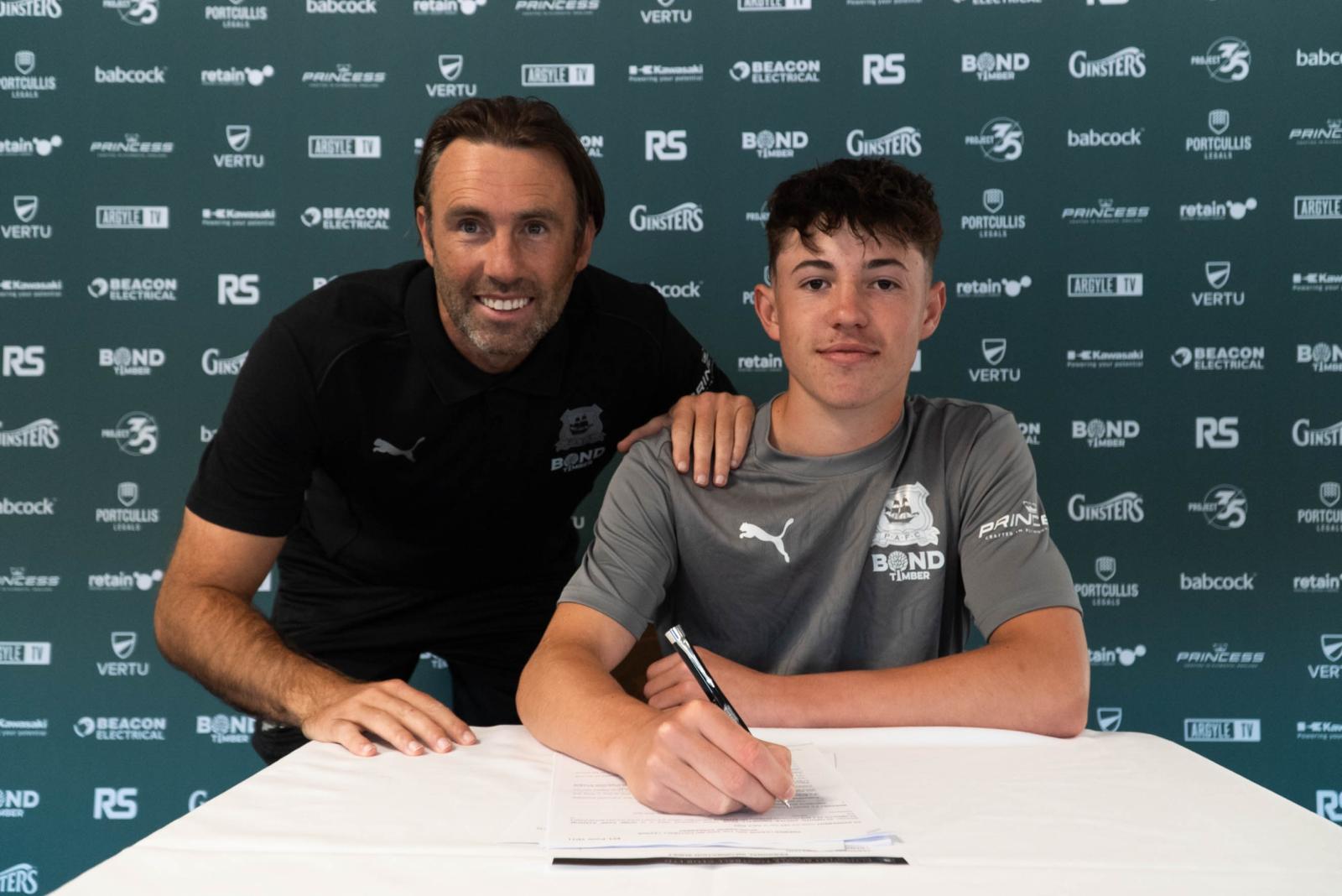 Ten apprentices make Under-18s step | Plymouth Argyle