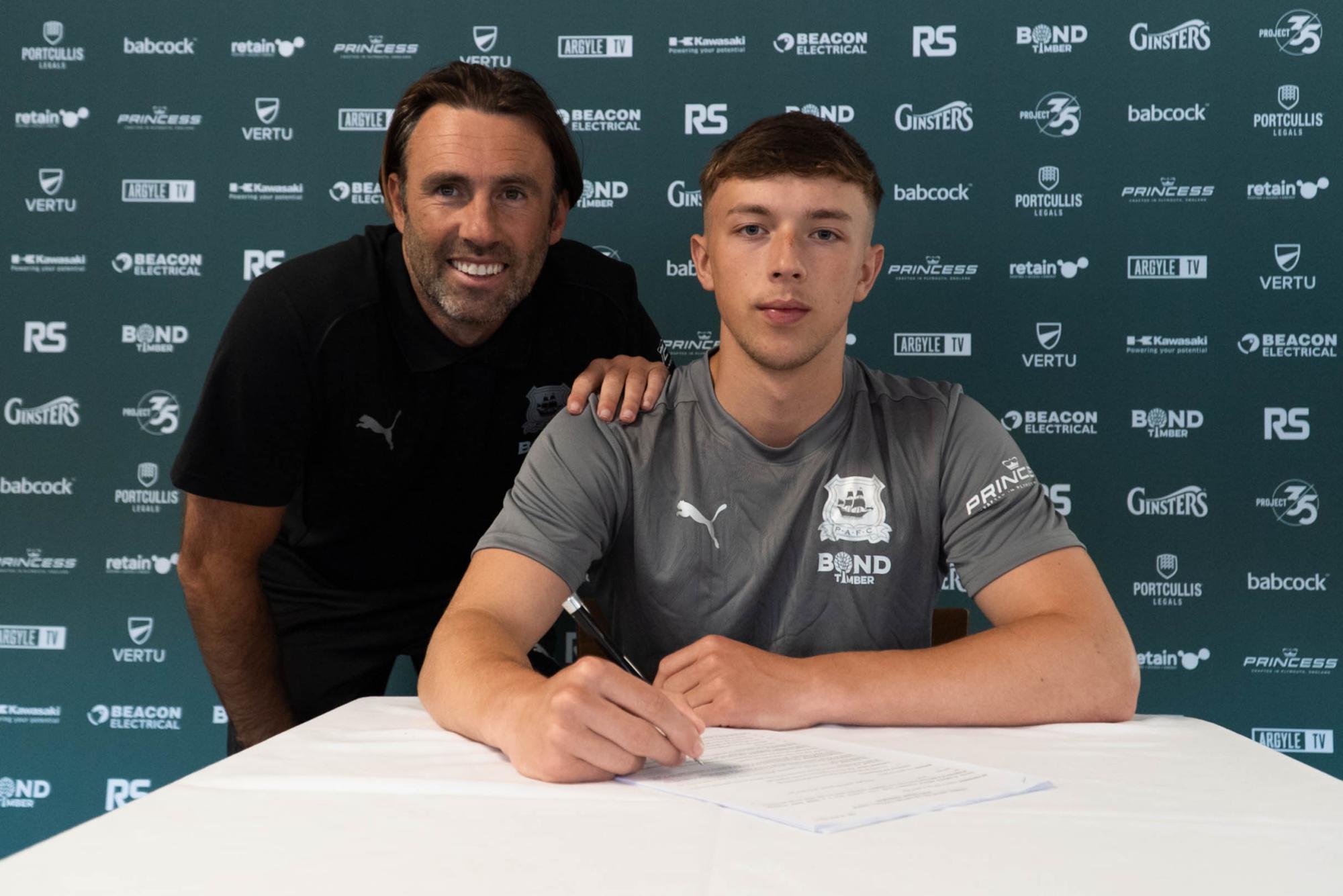 Ten apprentices make Under-18s step | Plymouth Argyle