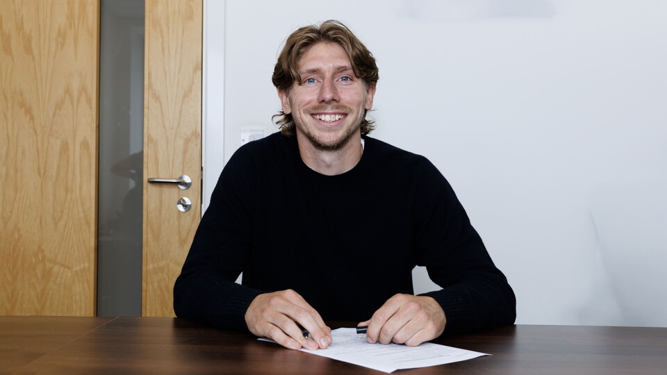 Alex Hartridge signs for Argyle | Plymouth Argyle