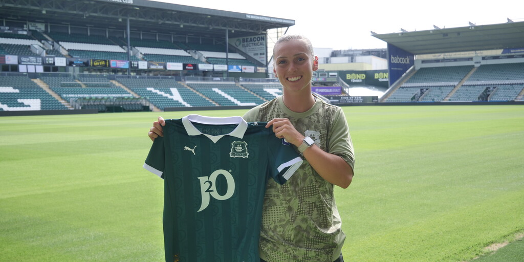 Charlotte Whitmore signs new Argyle contract | Plymouth Argyle